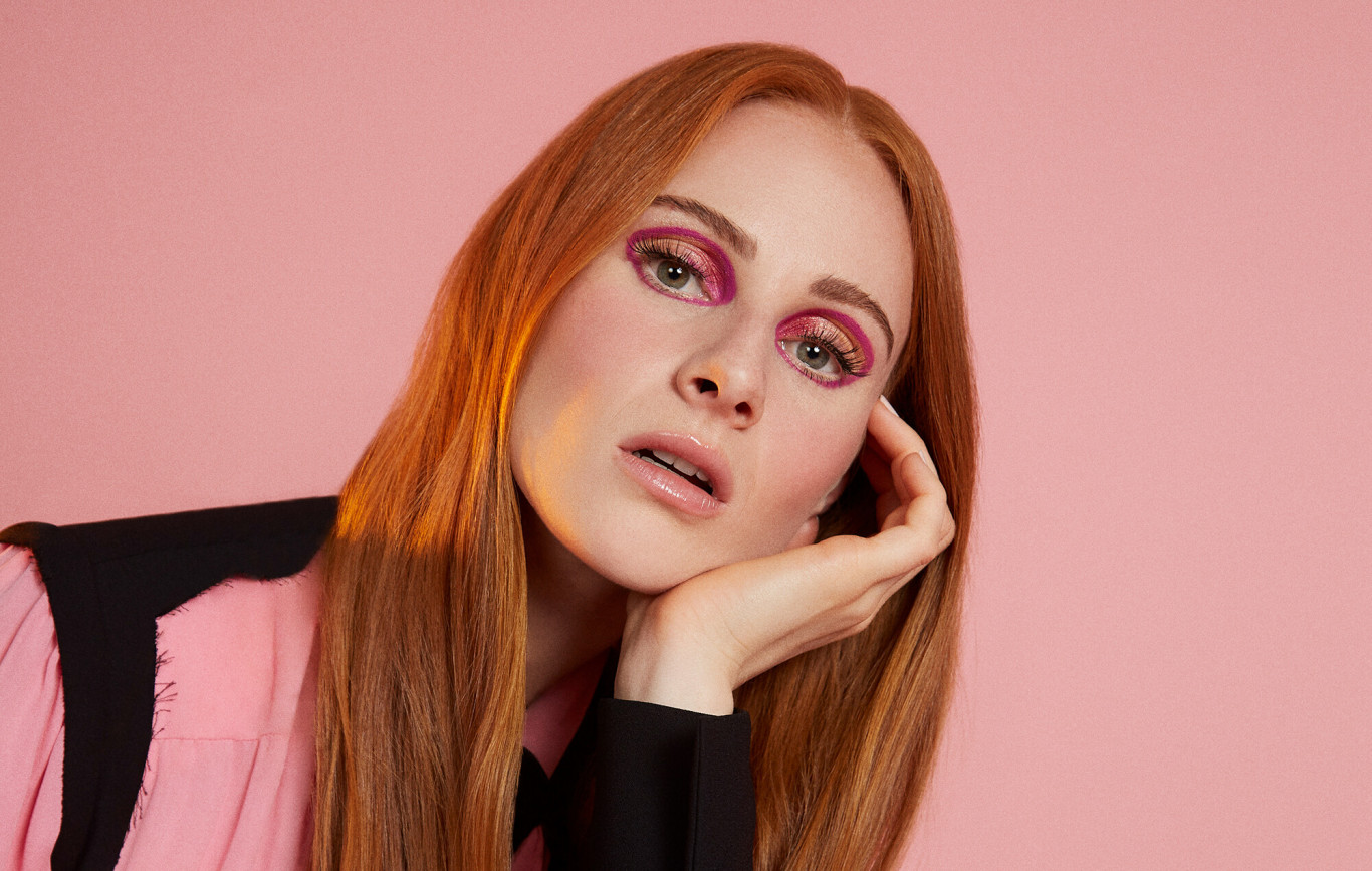 Between Hydrangeas and Electro-pop, Vera Blue Brings us 'Lie to Me ...