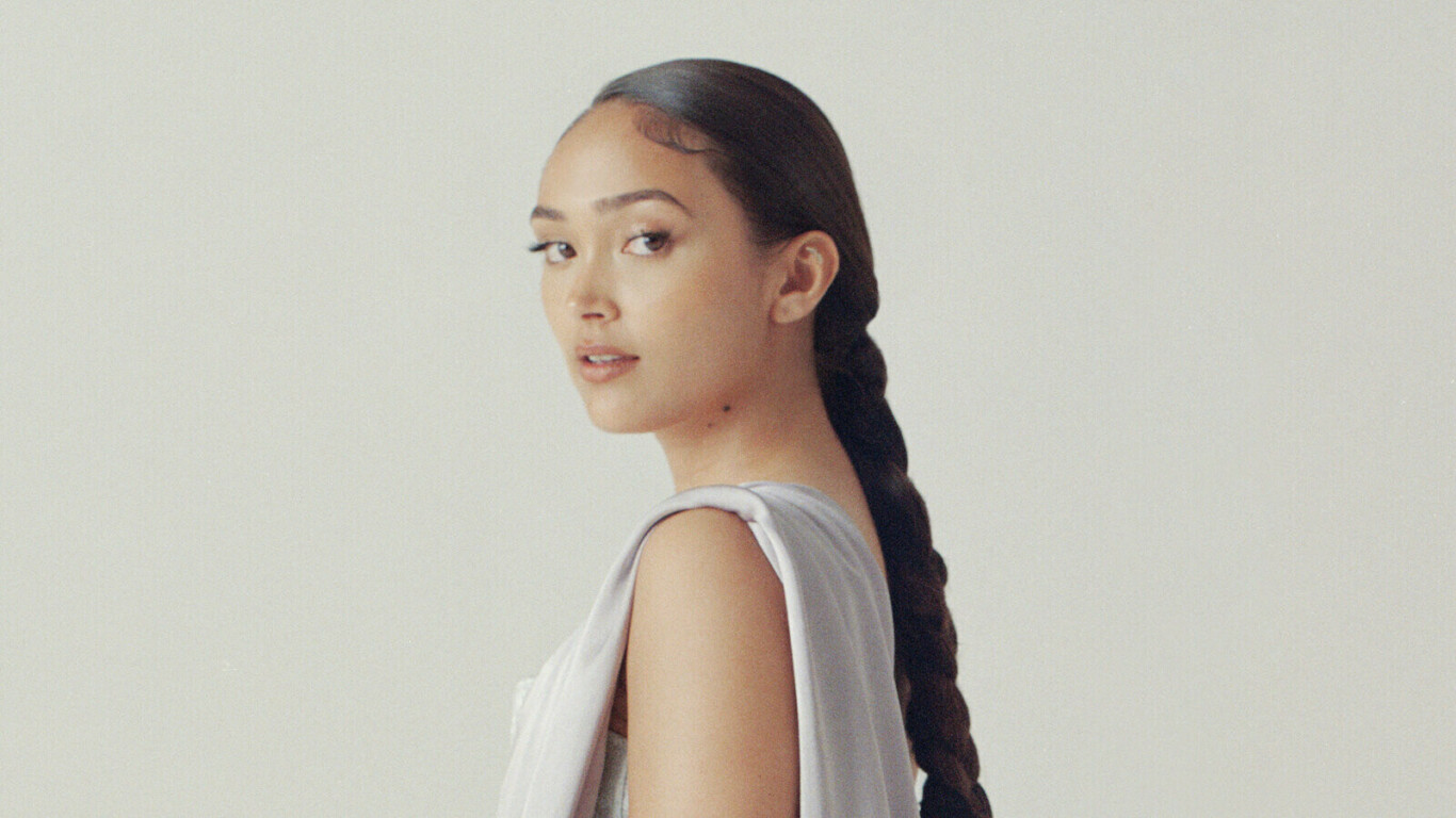 Joy Crookes Brings A Soulful Insight With Her Debut Album ‘Skin’ - Voir ...