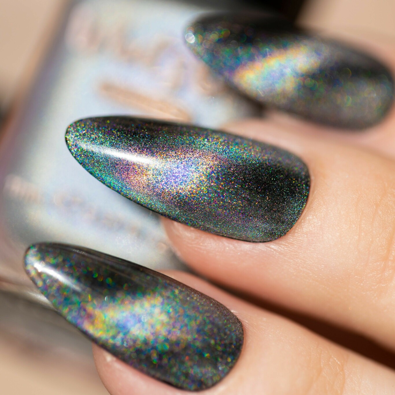 What Is Magnetic Nail Polish And How It Works - Voir Fashion